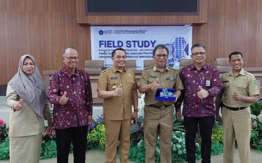 Ratusan Mahasiswa Fisip Unismuh Makassar Kuliah Sambil Wisata di Maros ...